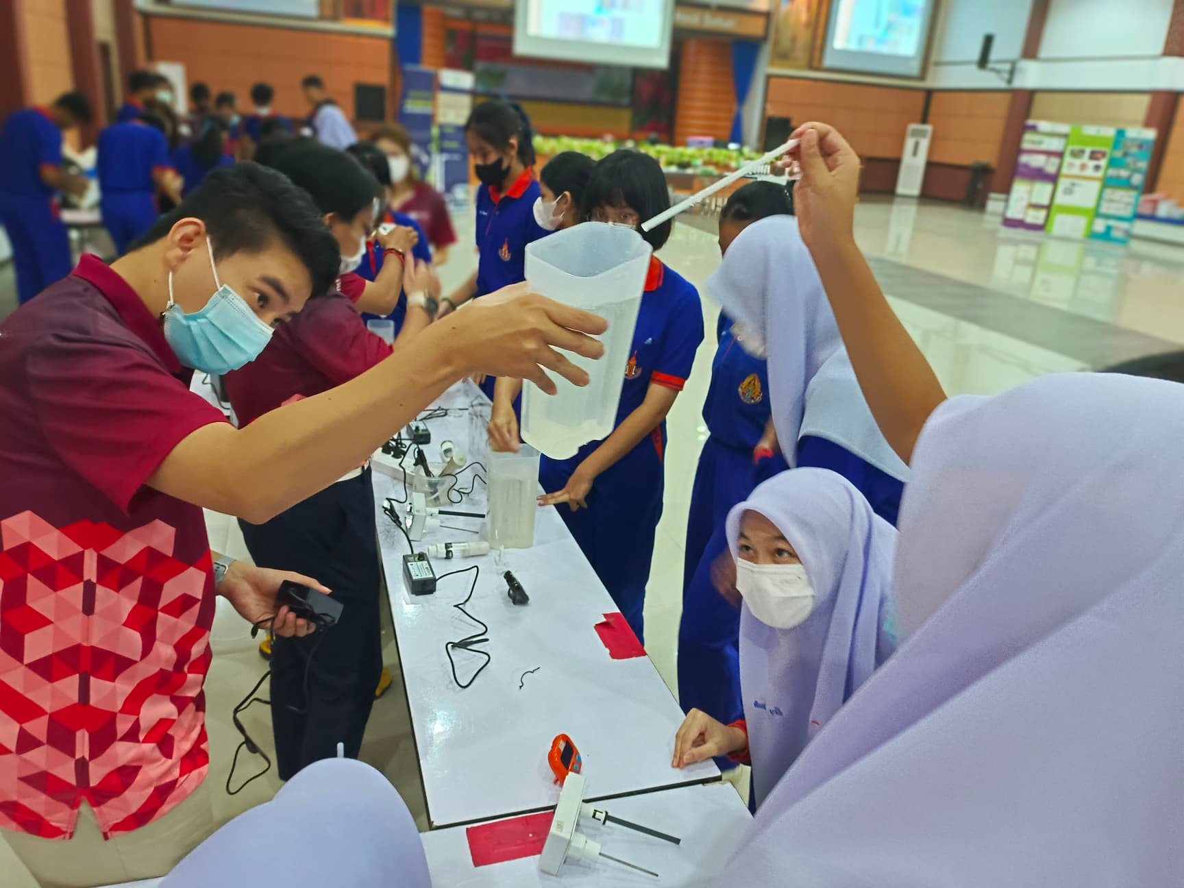 Assoc. Prof. Dr. Warakorn Limbut gave a talk entitled “The Miracle of Redox Reactions” | TAB-CoE ...